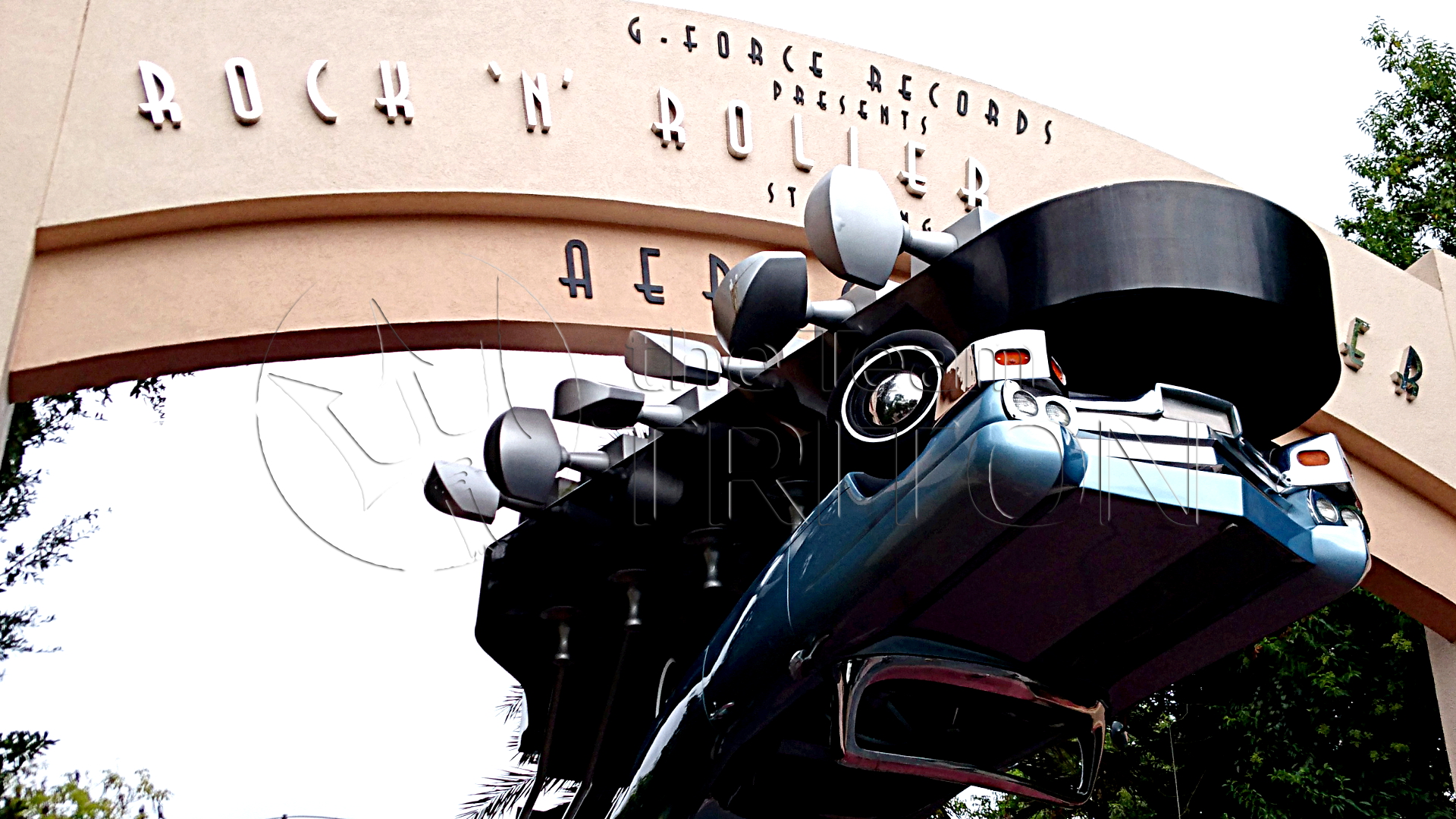 rock-n-roller-coaster-appearance | the Team TRITON